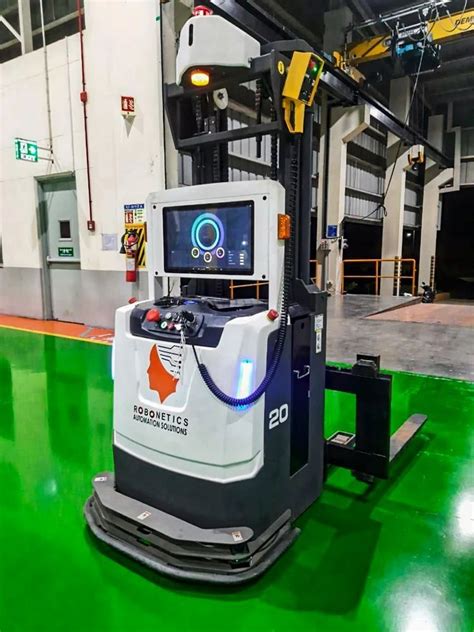 Autonomous Forklift Pallet Stacker Agv Amr At ₹ 1000000 Automated Guided Vehicle In