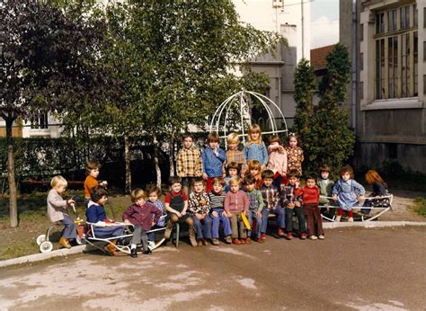 Photo De Classe Petite Section De 1977 école Maternelle Copains Davant