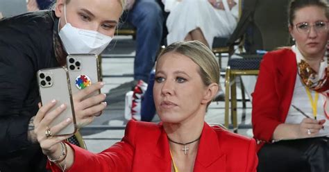 Vladimir Putins Goddaughter Returns To Russia Days After Fleeing