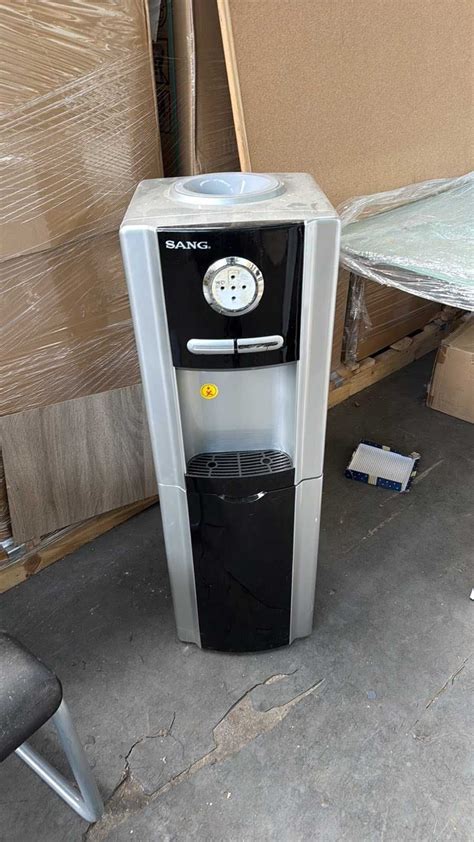 Диспенсър за вода гр София Студентски град • Olx Bg