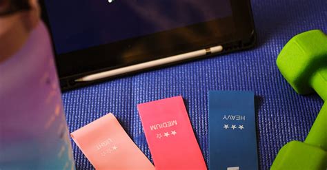 Fitnessmotivation 가정 운동 건강 건강한 삶 권투 체육관 기술 녹색 덤벨 농구 스포츠 다채로운 덤벨 디즈니 디즈니 랜드 디즈니 월드