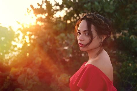 The Effect Of Color On Sexual Attraction Why Wearing Red Makes You Feel Sexy