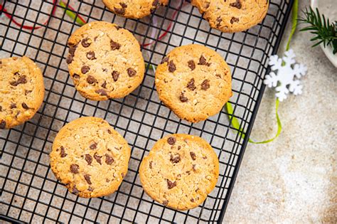 크리스마스 쿠키 초콜릿 계피 달콤한 디저트 휴일 간식 새해와 크리스마스 식사 음식 간식 테이블 겨울에 대한 스톡 사진 및 기타 이미지 Istock