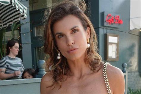 Elisabetta Canalis Immortalata Insieme A Lui Sul Web Iniziata La Caccia A Mario La Furia Umana
