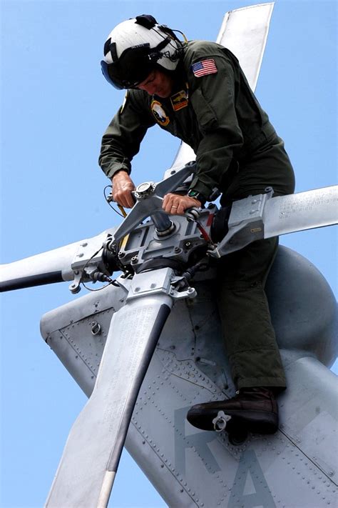 Us Navy 090609 N 3038w 005 Senior Chief Naval Air Crewman Daniel Gray Assigned To The Free