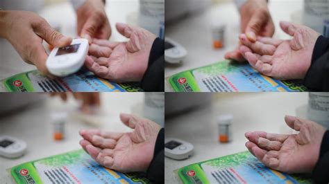 医生为老人测血糖视频素材下载编号10181144光厂vj师网