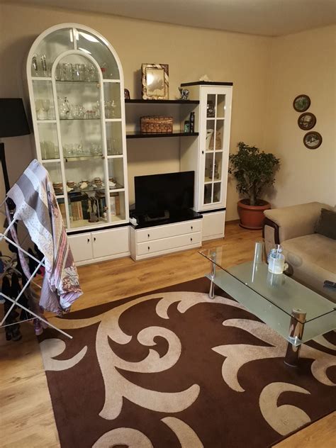 Дивана секцията и масата с Хрищени • Olx Bg