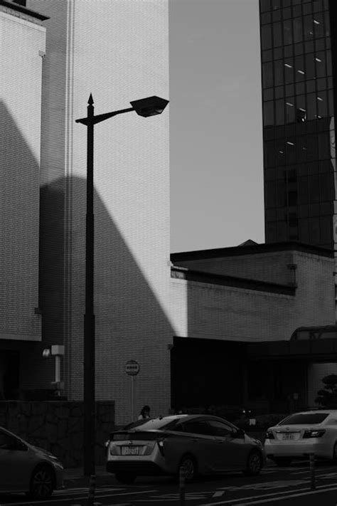 有关city Skyline 交通 光與影 商业建筑 商業區 單色 垂直拍摄 城市 城市交通 城市建筑 城市探索 城市摄影 城市景观 城市氛围 城市环境 城市生活