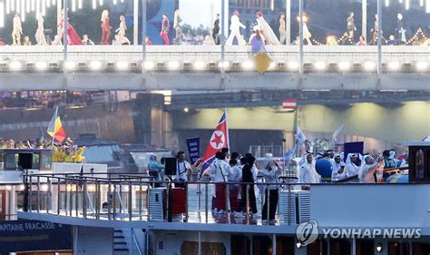 북한 선수단 파리올림픽 개막식장으로 연합뉴스