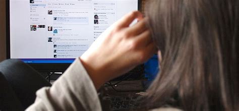 लड़कियों की फेसबुक प्रोफाइल पर डाल रहे पॉर्न वीडियो और अश्लील तस्वीरें