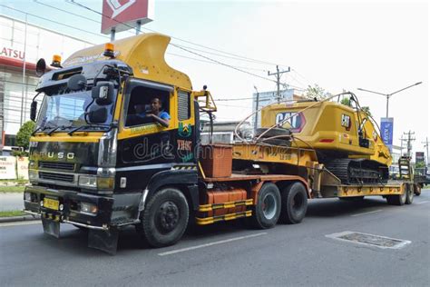 Semi Truck Mitsubishi Fuso Super Great V Editorial Image Image Of Truck Travel