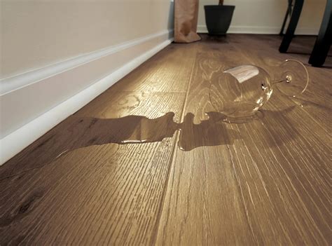 Mohawk Revwood Premier Natural Bark Oak Premium Laminate