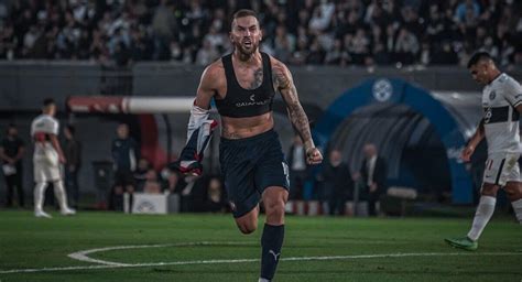 Cerro Porteño Goleó 4 0 A Olimpia Y Se Quedó Con El Clásico Paraguayo