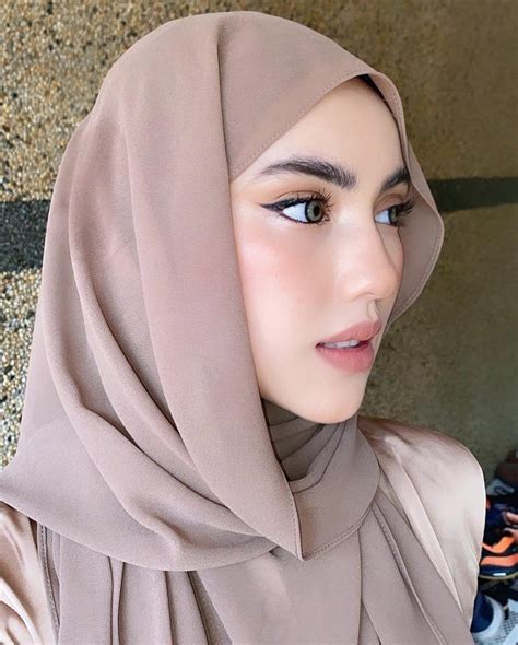 Pin By Berry🍓 On ☁️ Pwetty Gal Hijabi Girl Classy Makeup Girl Hijab