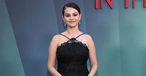 Selena Gomez Admits She Doesn T Sleep In Her Own Bedroom Anymore