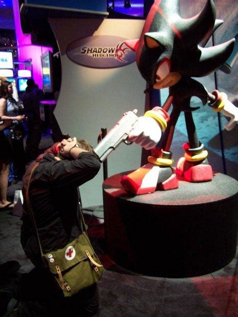 Shadow Execution Image 1 E3 2005 Shadow The Hedgehog Statue Know