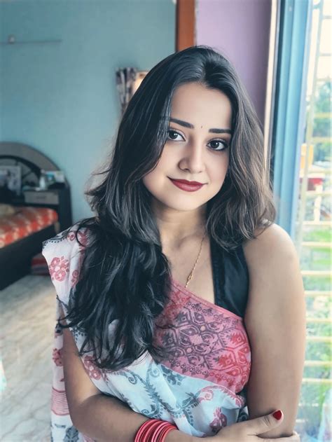 Labiba নীচতলার আন্টির ফ্লাটে এক কাপল সাবলেট থাকে। দুজনের বয়স ২৪ ২৫ এর মত হবে৷ প্রতিদিন থাকেন