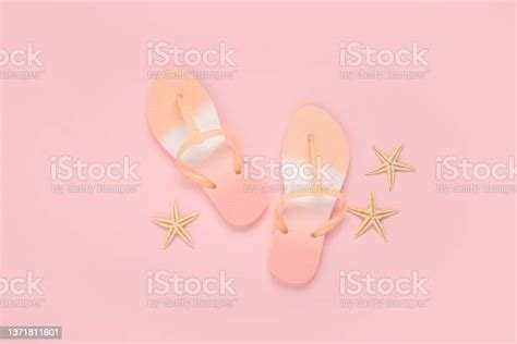 해변 플립 플롭 분홍색 배경에 불가사리 상단 보기 플랫 레이 0명에 대한 스톡 사진 및 기타 이미지 0명 계절 관광