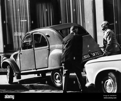 Le Tracassin Ou Les Plaisirs De La Ville Year 1961 France Director