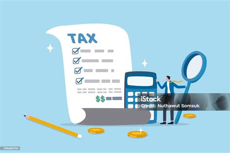 세금 계획 세금 최적화를 위한 재무 전략 감소 또는 환급 소득 또는 수익 관리 과세 또는 계산 개념 돋보기를 든 사업가가 세금 계획 문서를 분석합니다 Internal