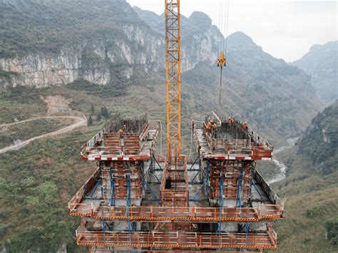 纳晴高速水公河特大桥10号主墩封顶施工桥梁百兴镇