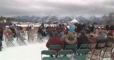 Hundreds Of Mourners Come Out In The Cold To Say Goodbye To Fernie Leak