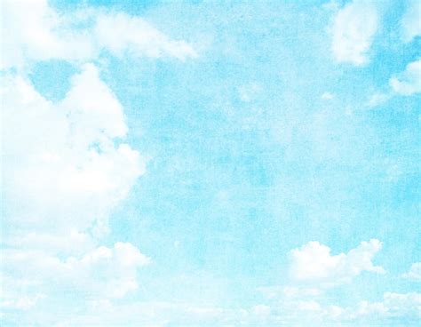 Голубое небо фон с крошечными облаками Премиум Фото