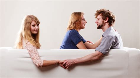 Вижте защо мъжът изневерява но не напуска половинката си Novinite Eu