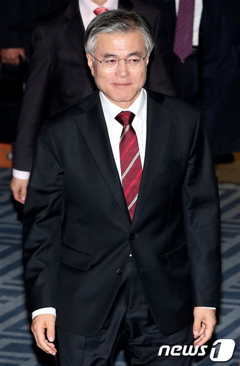 단일화 토론회 참석한 문재인 후보 뉴스1