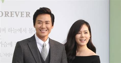 [포토] 이병헌 이민정 결혼식 하객 한가인·연정훈 부부 어깨 살짝 노출했어요