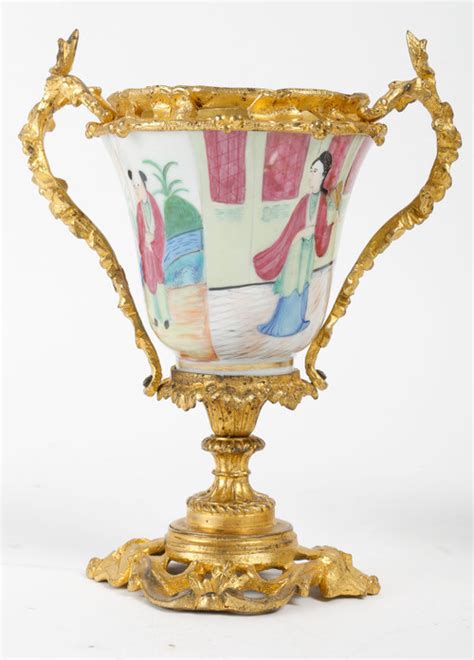 Une Paire De Vases En Porcelaine Chinoise Fin X Antikeo