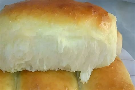 Pão Caseiro Macio Delicioso E Fácil De Fazer Para Servir No Café Da