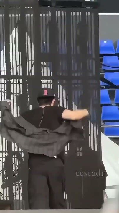 Scopus Flexing His💪🛐 Seventeen Svtworldtour Philippinescarat Scoups