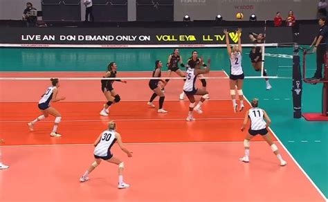 เพียว อัจฉราพร นักวอลเลย์บอลหญิงไทย กับความแรงของลูกตบที่ไม่ธรรมดา