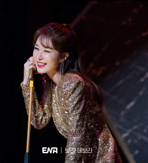 보라데보라 4회 유인나 옷 귀걸이 반지 니트베스트 드파운드 가방 패션 네이버 블로그