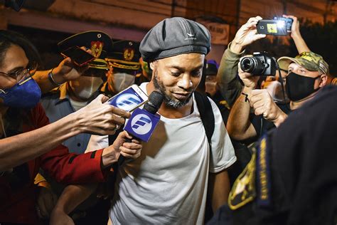 Ronaldinho Completa 2 Meses De Prisão No Paraguai Sem Perspectiva De