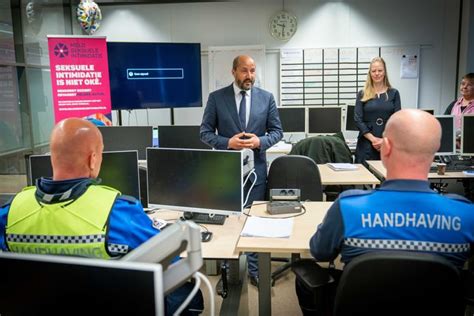 Spoeddebat Over Hoofddoek Voor Arnhemse Boas ‘waarom Denkt Marcouch