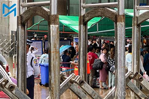 တရုတ်နယ်စပ်တွင် သောင်တင်နေသူများ ယာယီဖြတ်သန်းခွင့်လက်မှတ် မျှော်လင့်နေ Myanmar Now