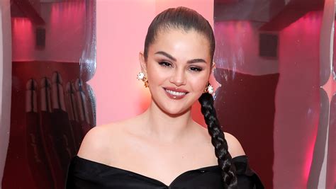Selena Gomez Repeats Stunning Swimsuit Proving The One Piece