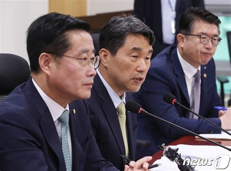 Ne능률·비상교육 활짝·메가스터디 침울교육정책에 엇갈린 희비