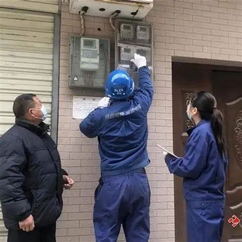 电力工人坚守一线 确保“防控”期间电力稳定镇安疫情保障