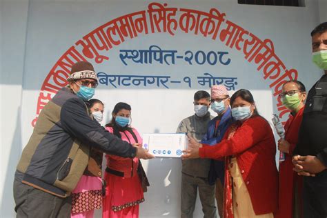 वडाध्यक्ष अर्यालद्धारा विद्यालयलाई स्वास्थ्य सामग्री हस्तान्तरण Birat