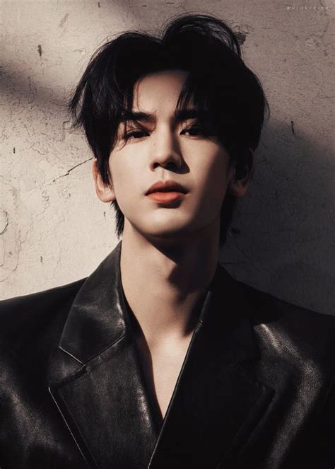 𝚉𝚑𝚊𝚗𝚐 𝙻𝚒𝚗𝚐𝚑𝚎 𝚠𝚎𝚒𝚋𝚘 • 张凌赫 Actors Historical Romance Beautiful Wallpaper For Phone