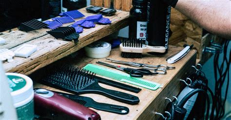 5 อุปกรณ์ ตัดผมชาย ด้วยตัวเองที่ต้องมีติดบ้าน Fav Forward