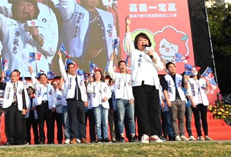 總統、立委參選人侯友宜、張秀華嘉義市聯合競選總部成立 前副總統蕭萬長30年返鄉參選立委戰鬥背心傳承力挺張秀華！ 台灣華報