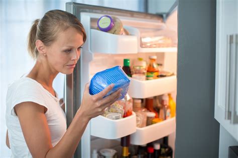 Чем помыть холодильник внутри чтобы уничтожить запах: как мыть после ...