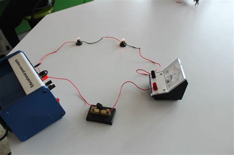 SuperLab Physics 4531 Light Bulbs In A Series Circuit