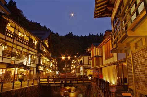 ガス灯の色に惹かれてしまう！レトロな街並みで人気の銀山温泉おすすめ宿10選 Find Travel ファインドトラベル 銀山温泉