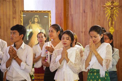 ព្រះសហគមន៍សន្តសិលា និងសន្តប៉ូល ភ្នំពេញ ថ្មី បានរៀបចំពិធីបុណ្យអគ្គសញ្ញាជ្រមុជទឹក