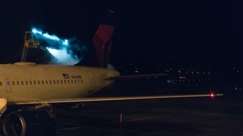 Авиожурналист Човешка грешка е вероятната причина за катастрофата между самолет и хеликоптер в